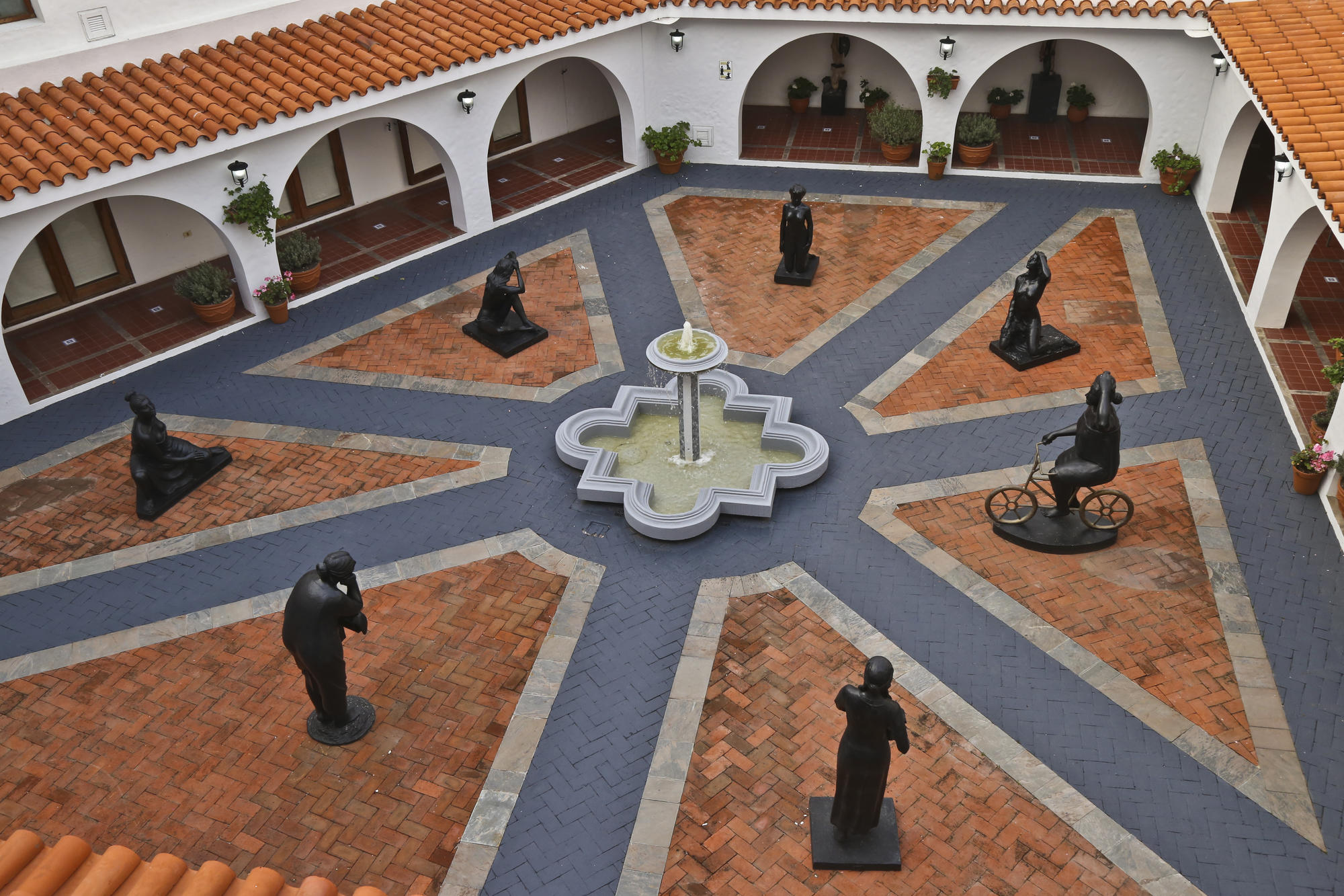 About Us, Punta del Este | The Ralli Museums